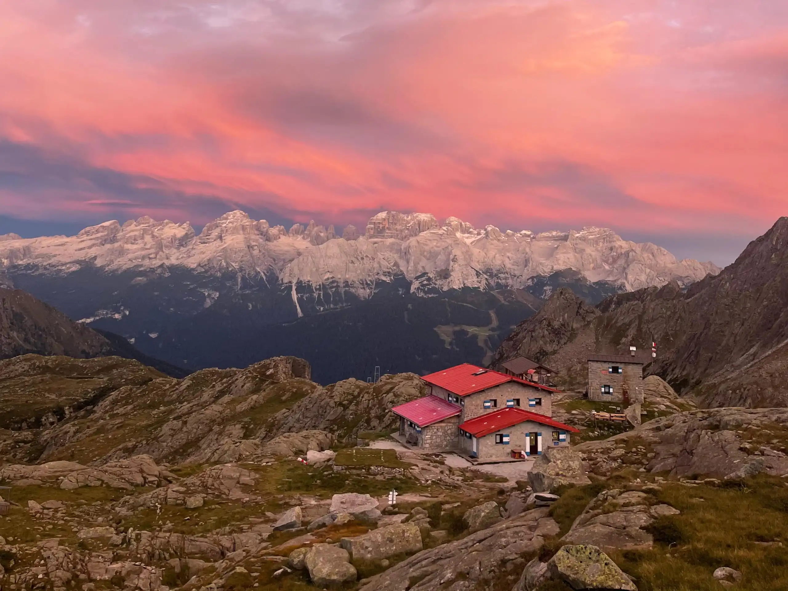 Il rifugio - Rifugio Val d’Amola - “Giovanni Segantini”